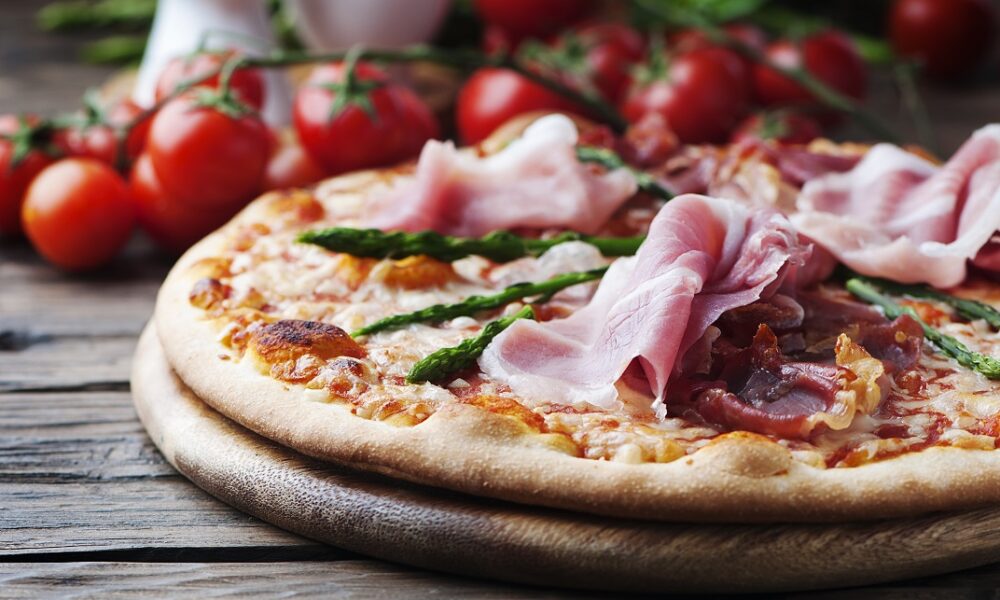 Receta de PIZZA CON JAMÓN Y ESPÁRRAGOS – Telediario